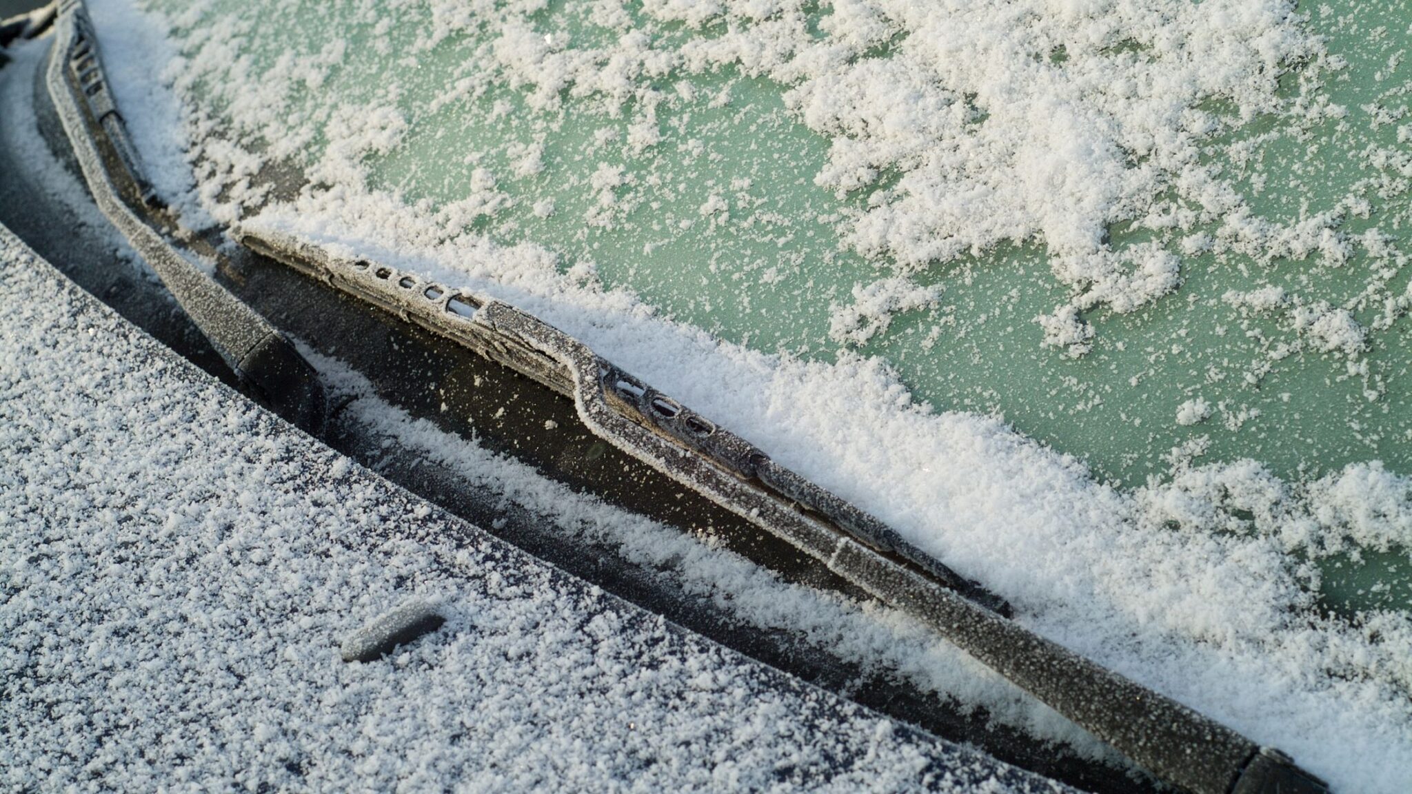 How to De-Ice Your Windscreen - Compass Vehicle Services Ltd