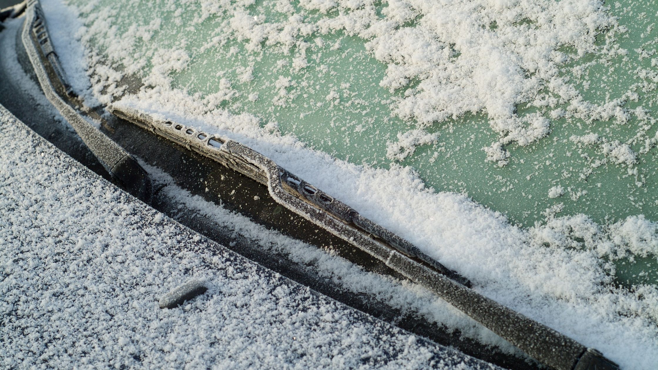 How to De-Ice Your Windscreen - Compass Vehicle Services Ltd